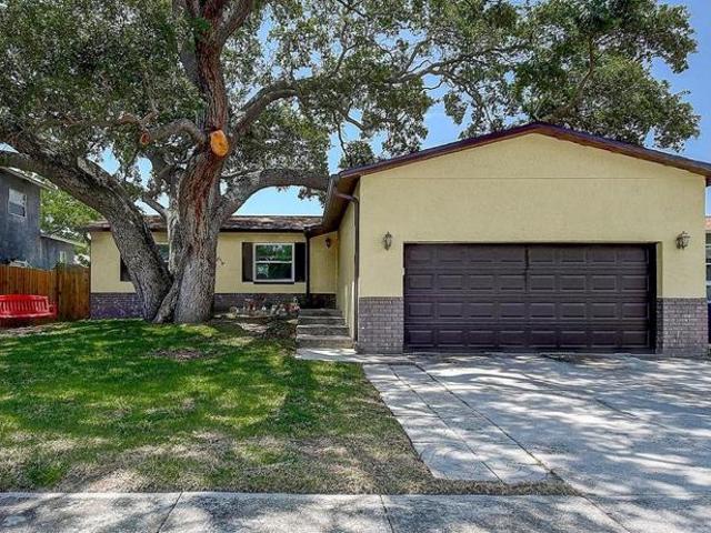 8636 Rue Chateaux Dr, Seminole, FL 33777