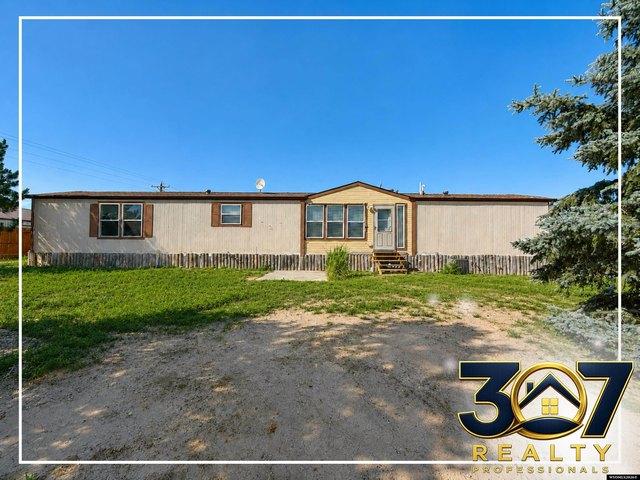 8639 Cemetary Rd, Lingle, WY 82223