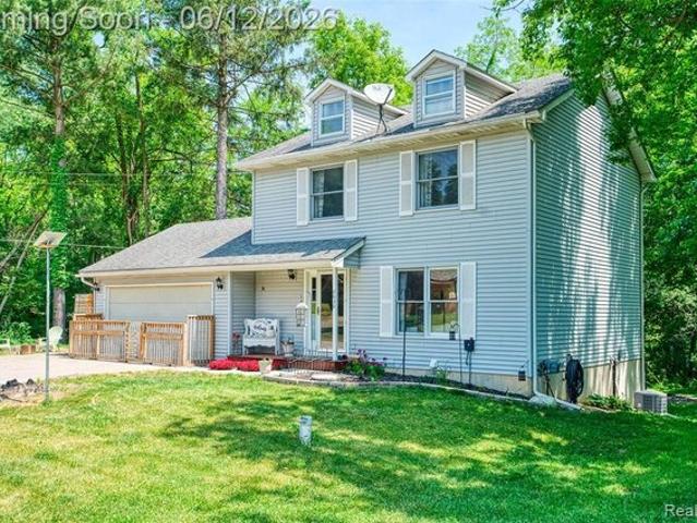 8639 Legrand Dr, Hamburg Township, MI 48116