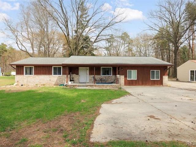 8639 Stone Rd, Algonac, MI 48001