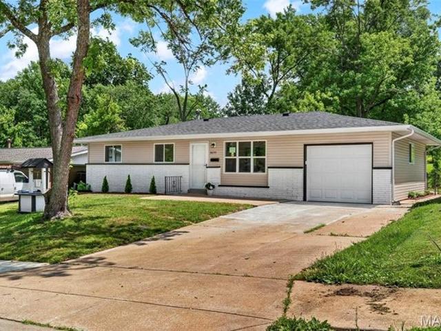 8630 North Ave, Saint John, MO 63114