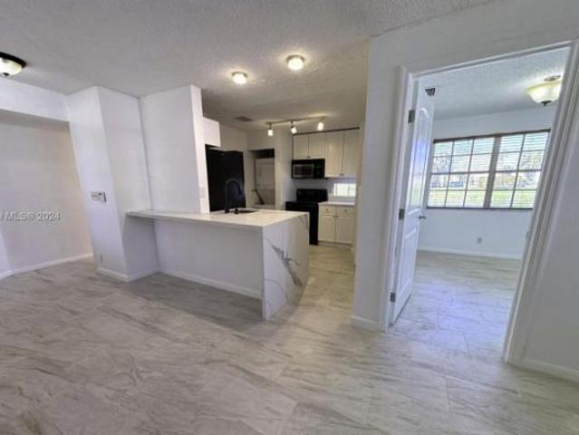 8630 SW 3rd St #101, Pembroke Pines, FL 33025