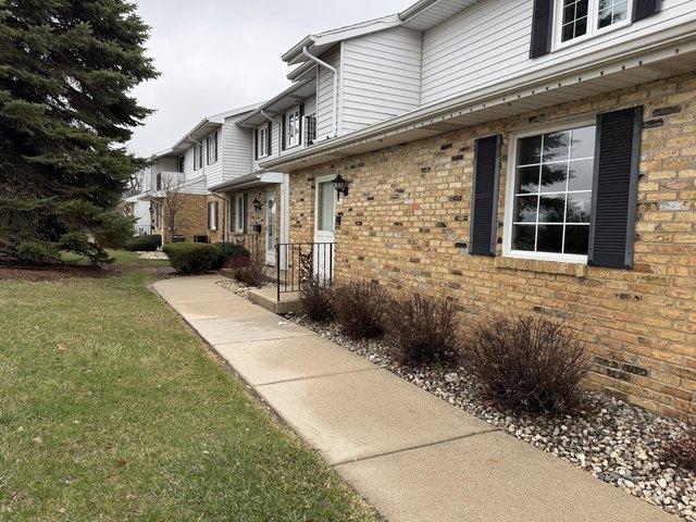 8630 30th Ave Unit 101, Kenosha, WI 53142