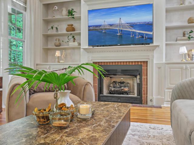 8631 Woodland Walk