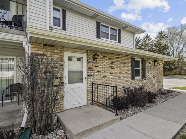 8631 31st Ct Unit 201, Kenosha, WI 53142