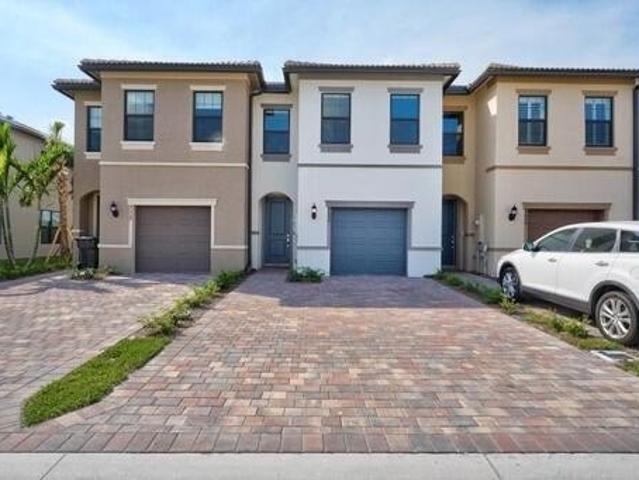 8632 Escue St, Lake Worth, FL 33467