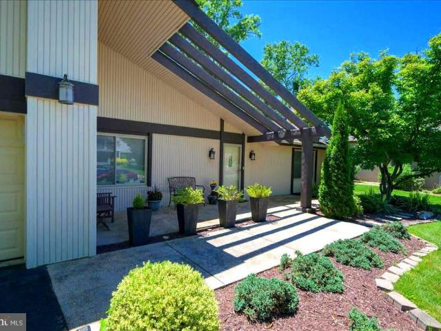 8633 Reseca Lane