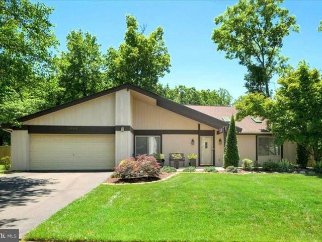8633 Reseca Ln, Springfield, VA 22152