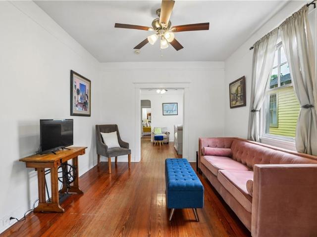 8633 35 S Claiborne Avenue
