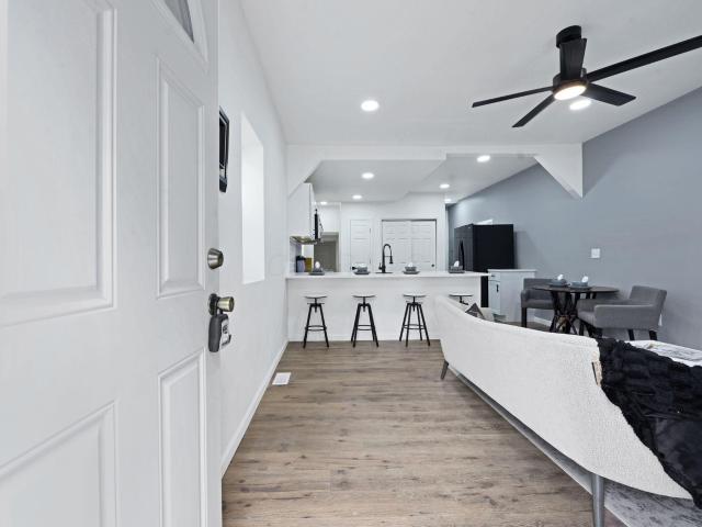 863 Carpenter Street