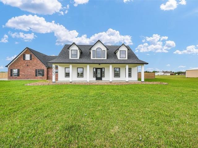 863 Bunkhouse Trl, Angleton, TX 77515