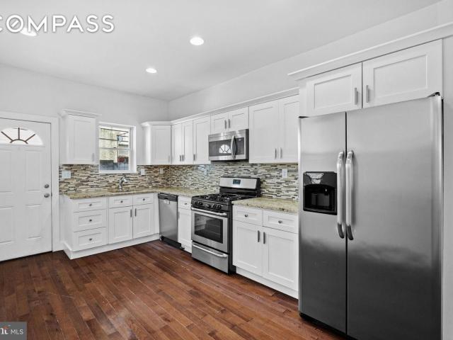 863 E Thompson St, Philadelphia, PA