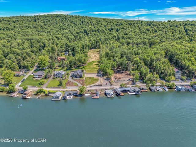 863 Lakeside Drive