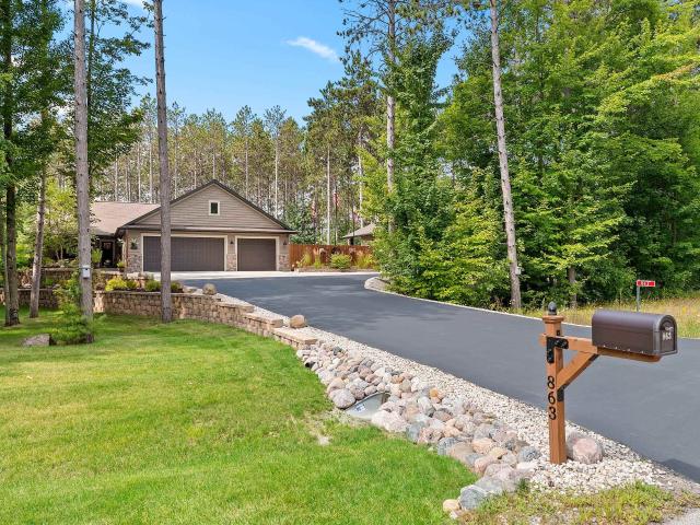 863 maple leaf trail