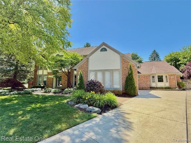 863 Superior Drive