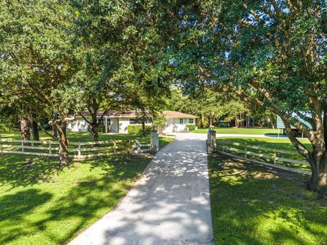8645 Square Lake Dr, Palm Beach Gardens, FL 33418