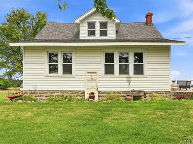 8647 Middleton Rd, Venice Township, MI 48817