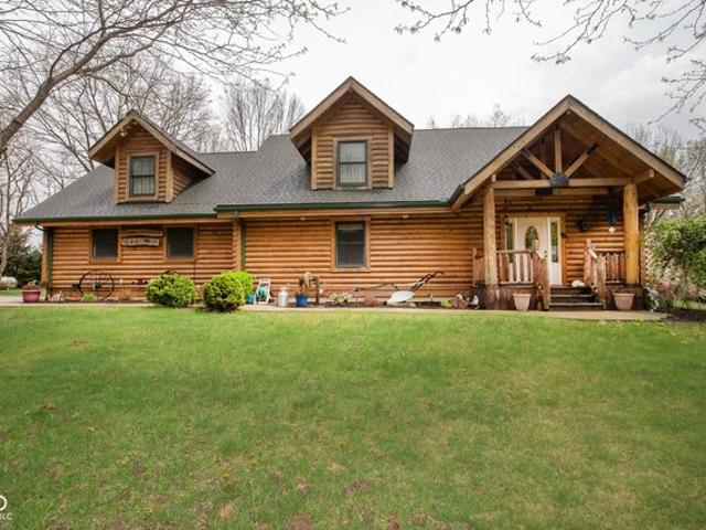 8647 N 1450 E, Royal Center, IN 46978