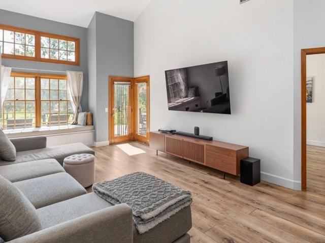 8647 Circle R Valley Ln, Escondido, CA 92026
