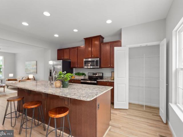 8647 Rosecrans Lane