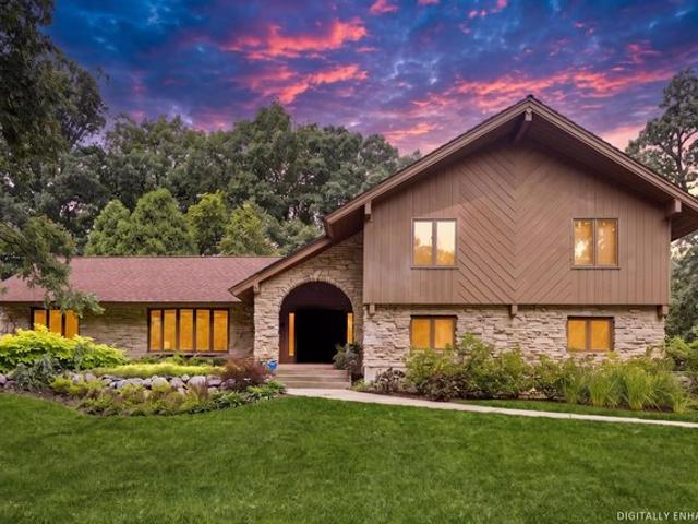 8648 Wedgewood Dr, Burr Ridge, IL 60527