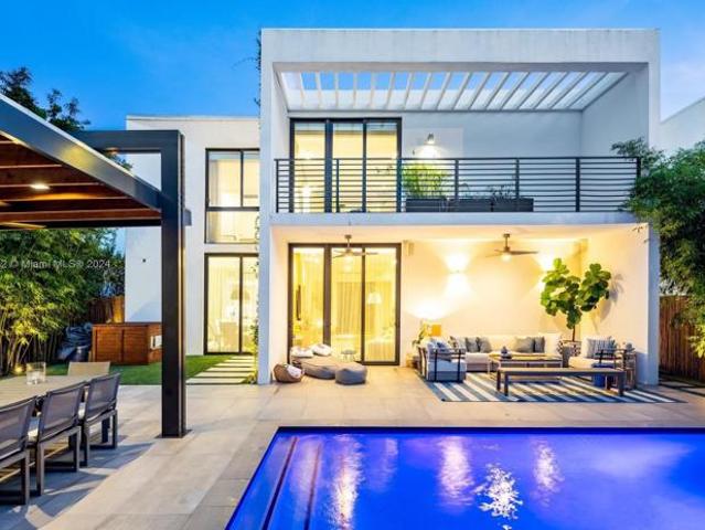 8641 Arboretum Ln, Miami, FL 33138