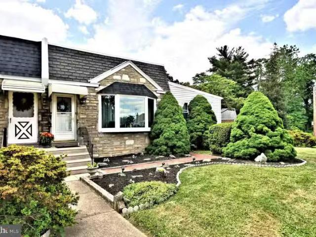 8642 AGUSTA ST, PHILADELPHIA, PA 19152 Single Family Residence.