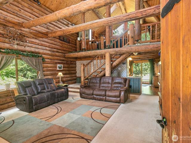 8643 Winslow Drive SW