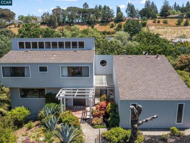 864 Coachman Pl, Clayton, CA 94517