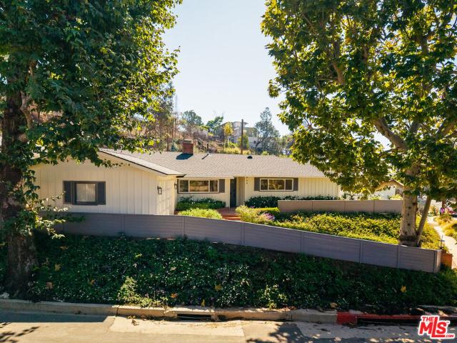 864 Bienveneda Ave, Pacific Palisades, CA 90272 | MLS #26813 | Compass
