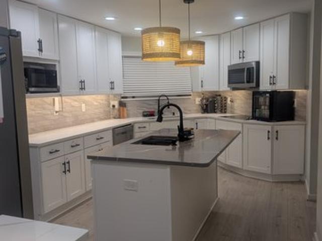 864 Greenshire Ct, Saint Louis, MO 63130