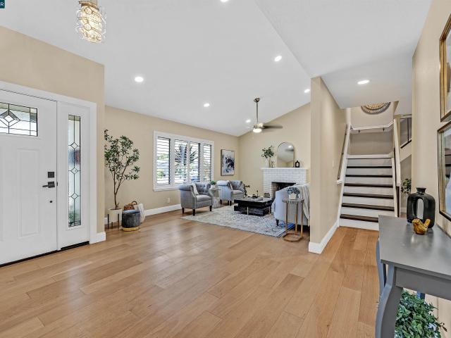 864 Kizer St