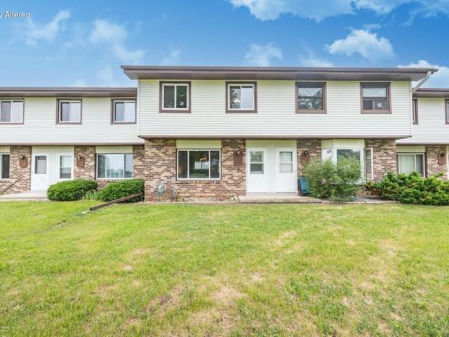 864 Kings Ct, Fond du Lac, WI 54935