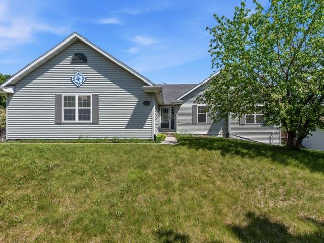 864 Mallinger Dr, Port Washington, WI 53074