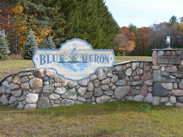 864 SE Blue Heron Drive