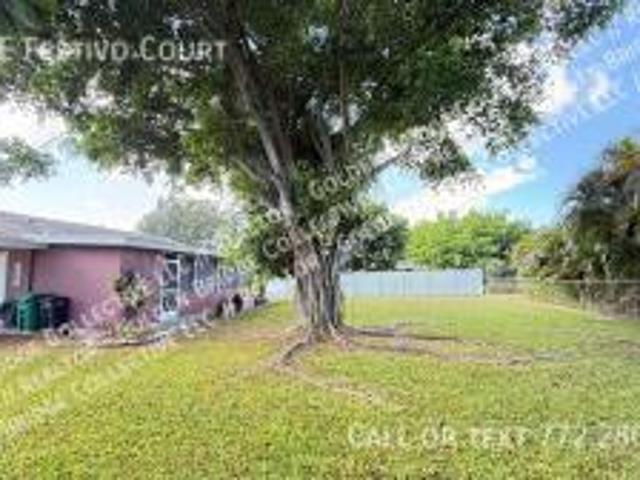 864 SE Festivo Court, 3 beds, 2 full baths