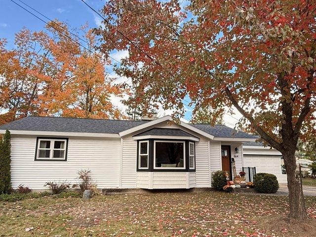 864 Woodland Dr, Gaylord, MI 49735