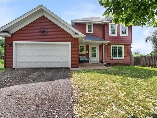 864 Winterberry Ct, Woodbury, MN 55125