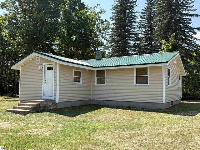 8655 SE Campbell Rd, Fife Lake, MI 49633