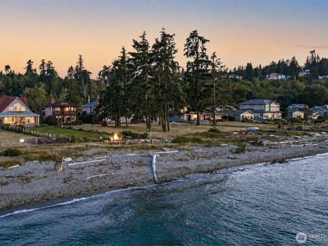 8656 NE Point No Point Rd, Hansville, WA 98340