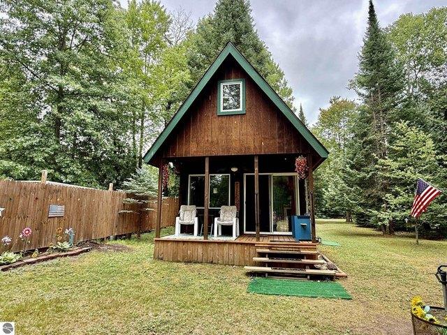 8658 Whispering Trl, Evart, MI 49631
