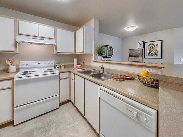 8650 NE Trailwalk Dr, Hillsboro, OR 97006