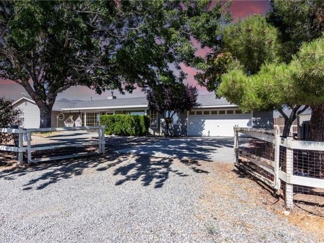 8650 Cowberry Rd, Phelan, CA 92371