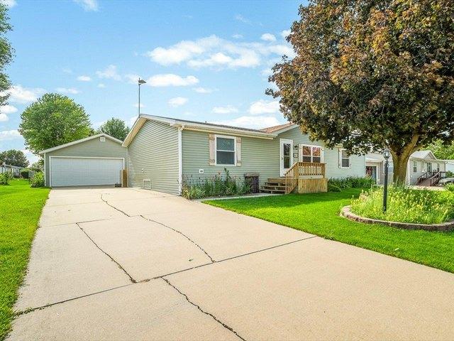 8652 Springwood Ct, Roscoe, IL 61073