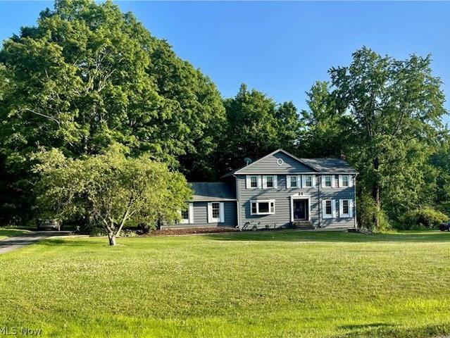 8653 Apple Hill Rd, Chagrin Falls, OH 44023