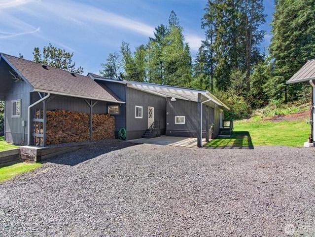 865 E Valley Rd, Skamokawa, WA 98647