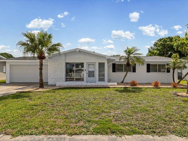 865 Imperial Dr, Largo, FL 33771