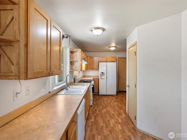 865 S 52nd Street