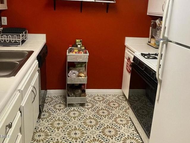 865 S B St Apt L2, Oxnard, CA 93030