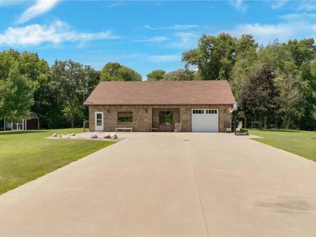 8666 Riverwood Cir N, New London, MN 56273